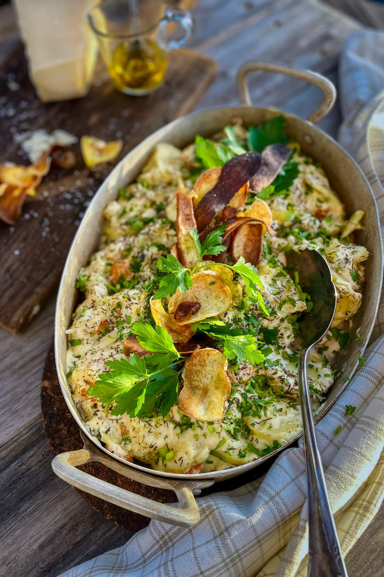 Örtbakad fransyska dovhjort med rotsaksgratäng – Gläntans Viltkött